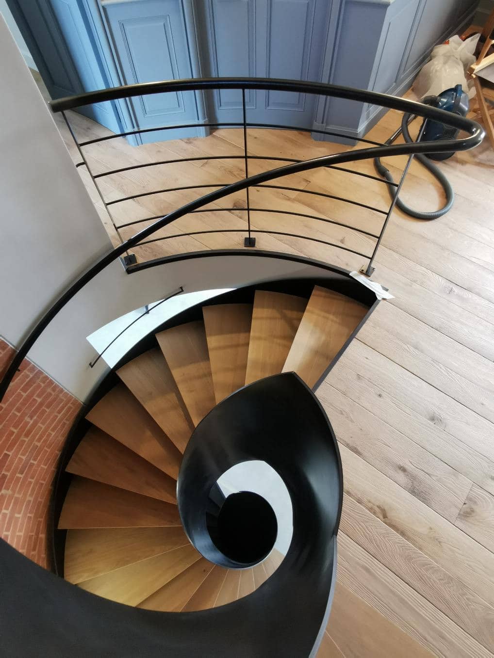 Escalier métal hélicoïdal FULLPLEINO © - Métal Design